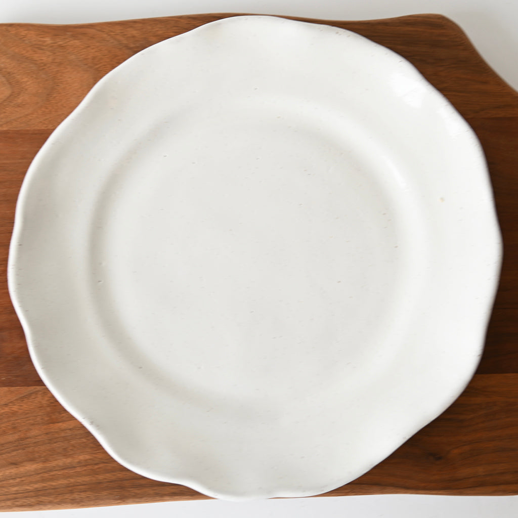 Rimmed Dinner Plate Eyelet White | Mississippi Made Gifts
